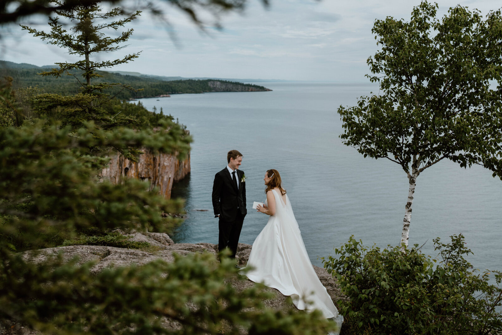 A Dreamy Minnesota Wedding On The Shores Of Lake Superior at Bluefin ...